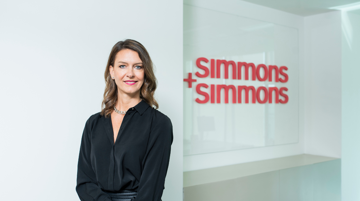 Simmons & Simmons signs new partner for insurance team - Iberian Lawyer