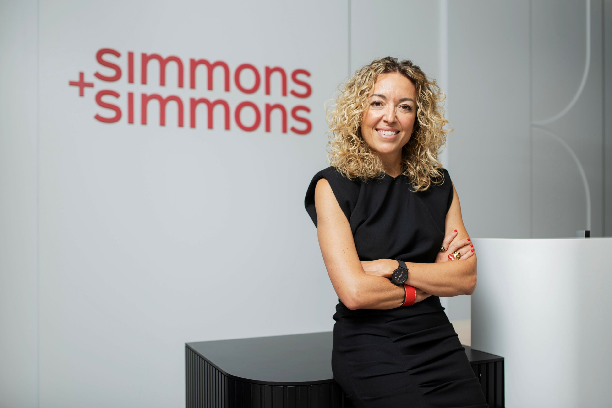 Simmons & Simmons Appoints Emma Morales as Partner